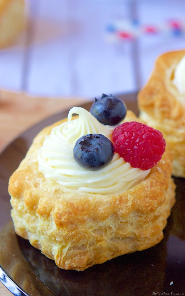 White Chocolate Cream Cheese Puffs - HOLLY'S CHEAT DAY