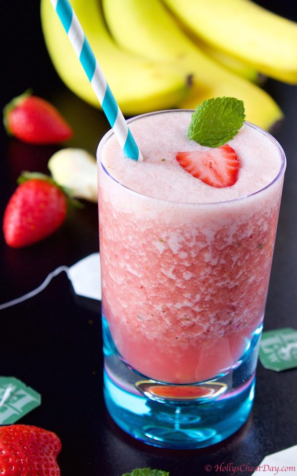 Energizing Strawberry Ginger Smoothie - HOLLY'S CHEAT DAY